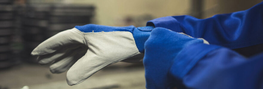 Optimiser la sécurité avec les gants de protection : guide et conseils